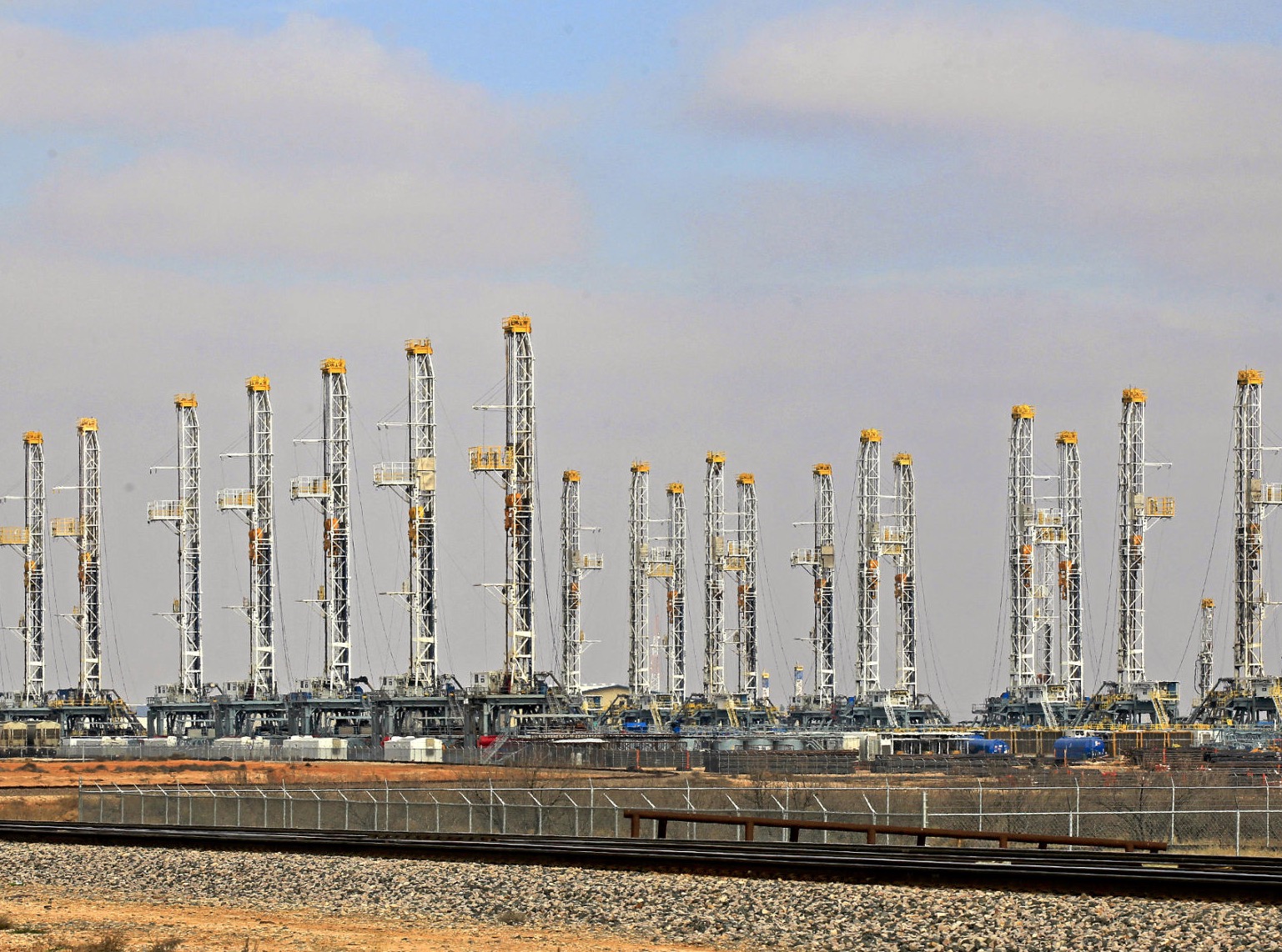 EPA Doing Flyovers Of Largest Oil Field To Spot Methane Leaks ...