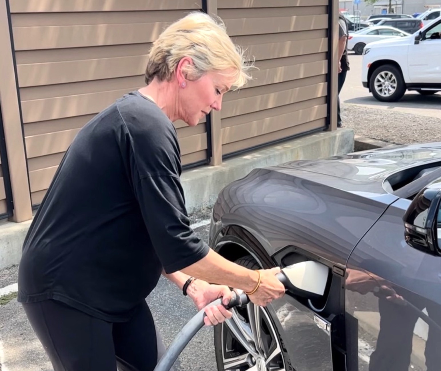 Family Calls Police On Sec. Granholm After Her Team Blocks EV Charger ...