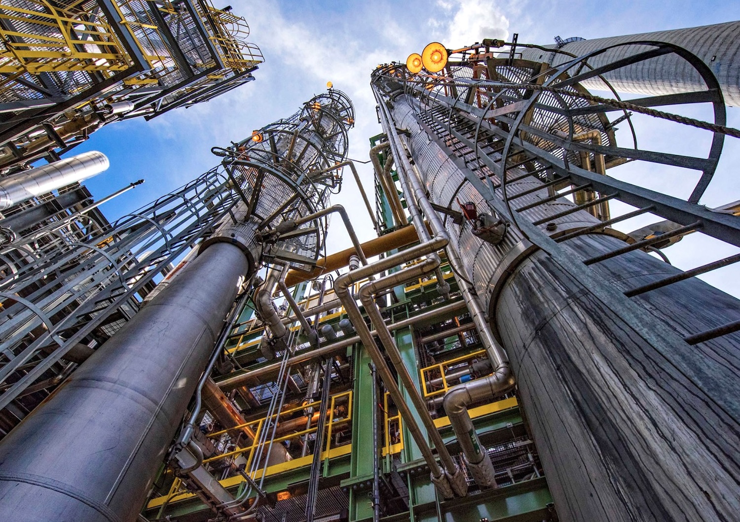 World's Largest Carbon Capture Plant Quietly Sold For A Pittance Of ...
