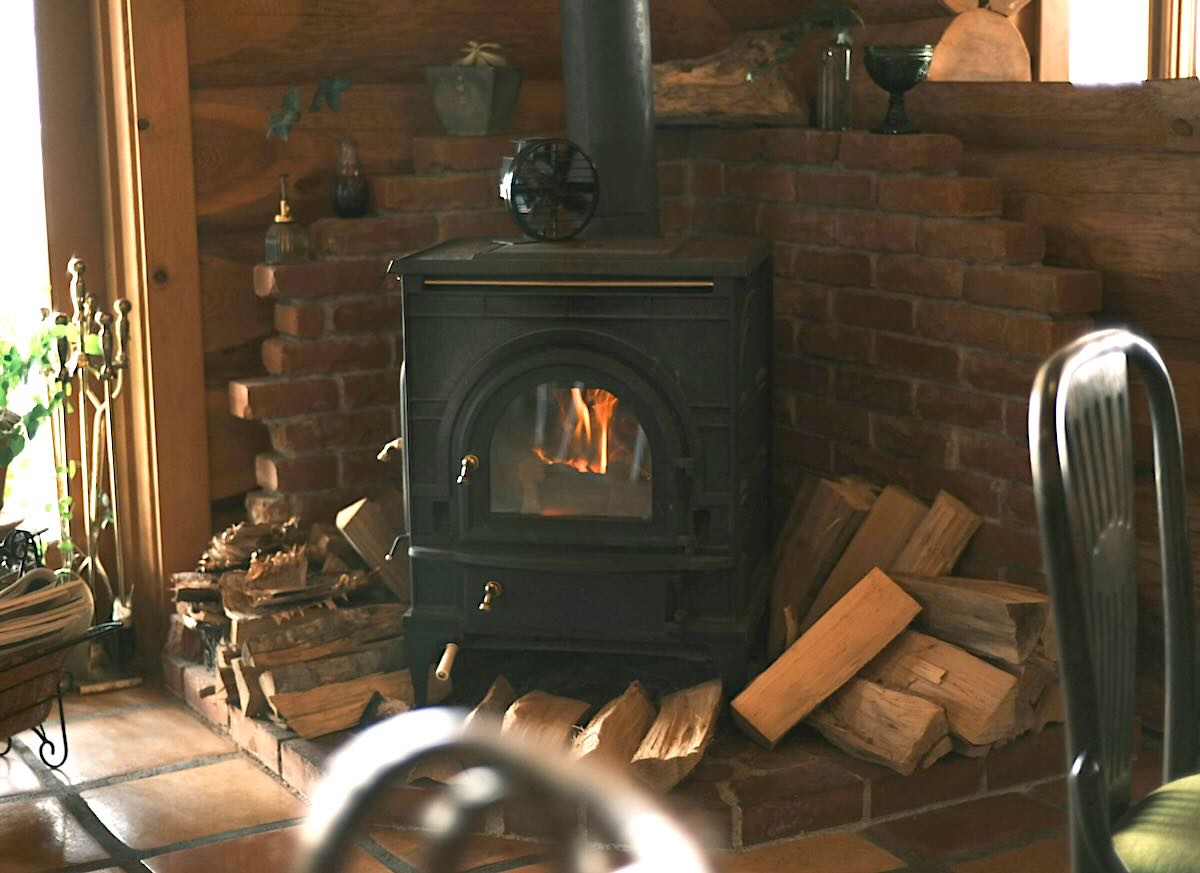 UK Orders Cigarette-Style Health Warnings For Wood-Burning Stoves ...